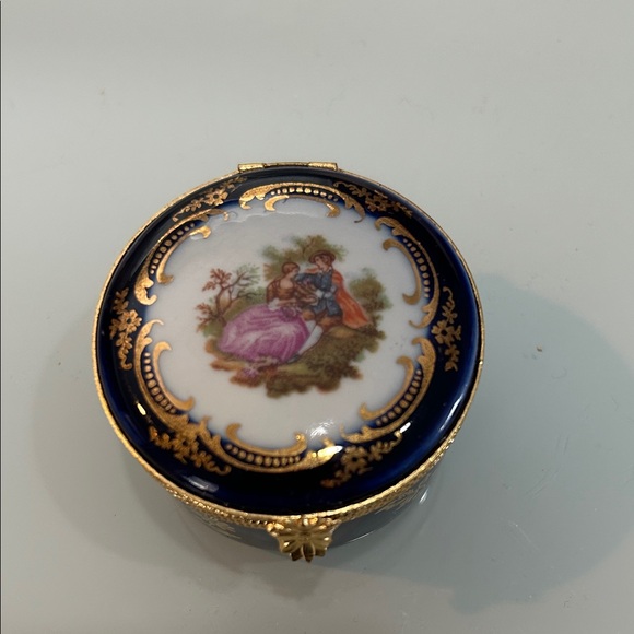 Limoges | Other | Vintage Hinged Trinket Box Romantic Scene Limoges ...